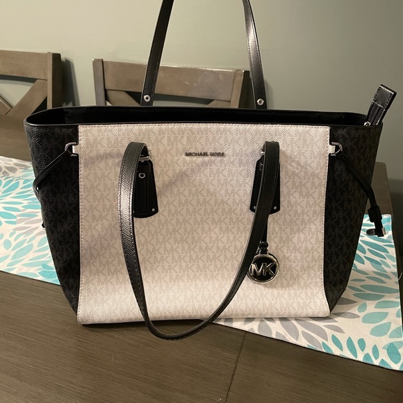 Michael Kors | Bags | Authentic Michael Kors Purse With Matching Wallet ...